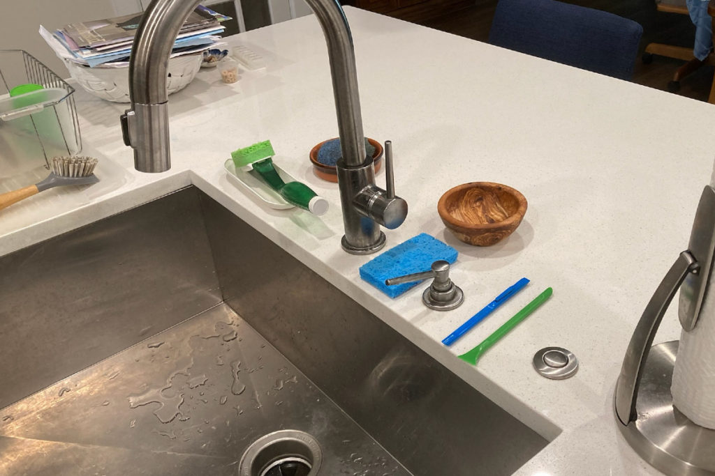 Best Cleaning Tools Next to the Kitchen Sink : : Scrigit Scraper